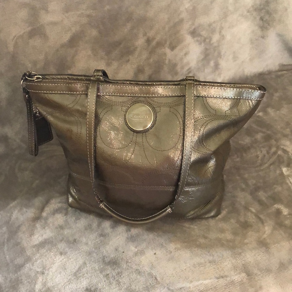 Coach Tote Signature Patent Leather Gold - Gem
